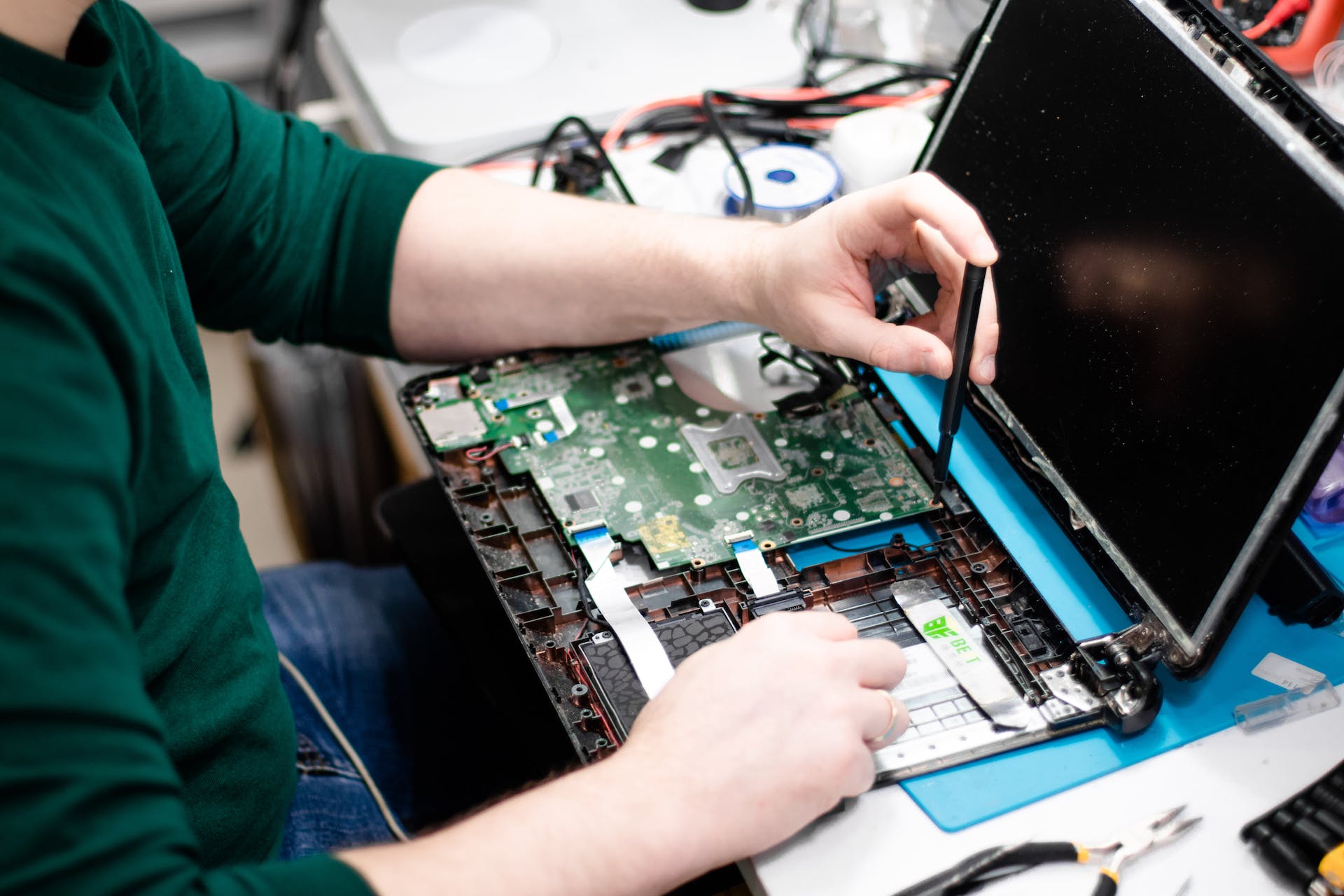 Laptop Repair vs. Replacement: When to Choose What – Geeks 2 You